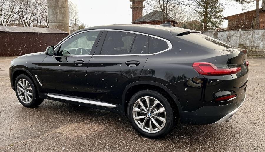 Black BMW X4 2019 in Siauliai, with an engine capacity of 2.00 L and mileage of 75 thousand km for 27700 €, photo 3 on AUTOMOTO.COM.LV