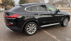 Black BMW X4 2019 in Siauliai, with an engine capacity of 2.00 L and mileage of 75 thousand km for 27700 €, photo 8 on AUTOMOTO.COM.LV