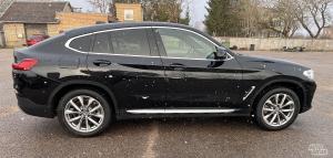 Black BMW X4 2019 in Siauliai, with an engine capacity of 2.00 L and mileage of 75 thousand km for 27700 €, photo 9 on AUTOMOTO.COM.LV
