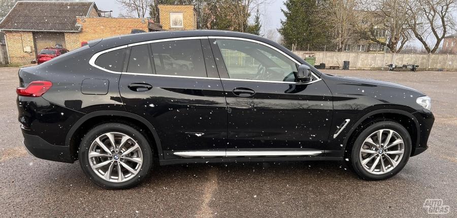 Black BMW X4 2019 in Siauliai, with an engine capacity of 2.00 L and mileage of 75 thousand km for 27700 €, photo 9 on AUTOMOTO.COM.LV
