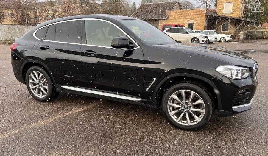 Black BMW X4 2019 in Siauliai, with an engine capacity of 2.00 L and mileage of 75 thousand km for 27700 €, photo 10 on AUTOMOTO.COM.LV