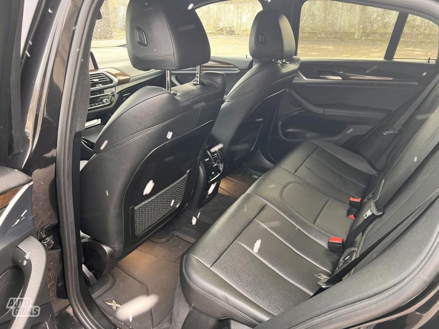 Black BMW X4 2019 in Siauliai, with an engine capacity of 2.00 L and mileage of 75 thousand km for 27700 €, photo 18 on AUTOMOTO.COM.LV