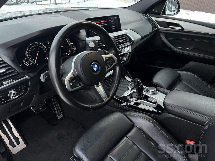 Black BMW X4 2019 in Riga, with an engine capacity of 2.00 L and mileage of 168 thousand km for 27950 €, photo 8 on AUTOMOTO.COM.LV
