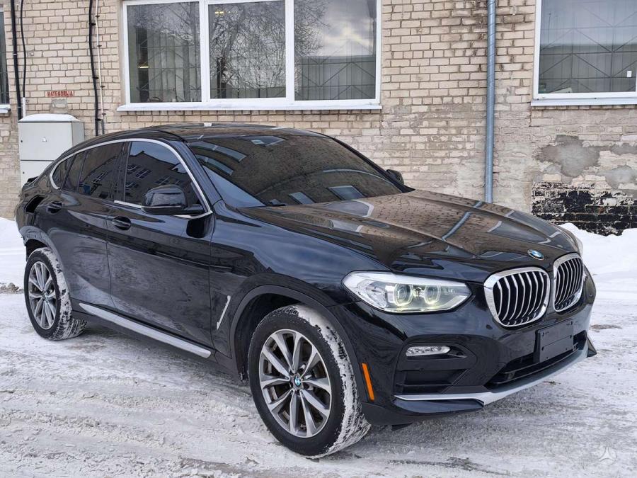 Black BMW X4 2019 in Klaipeda, with an engine capacity of 2.00 L and mileage of 167 thousand km for 18999 €, photo 2 on AUTOMOTO.COM.LV