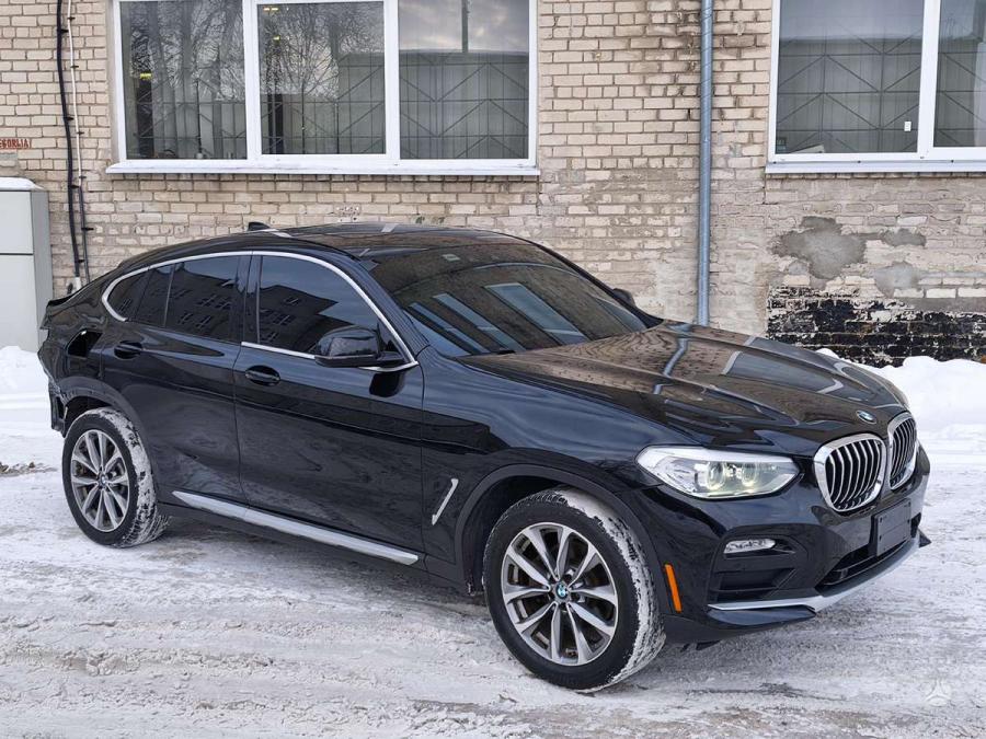 Black BMW X4 2019 in Klaipeda, with an engine capacity of 2.00 L and mileage of 167 thousand km for 18999 €, photo 4 on AUTOMOTO.COM.LV