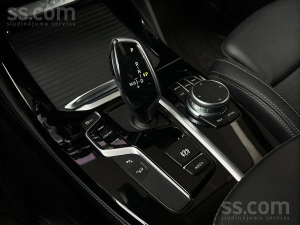 Black BMW X4 2019 in Riga, with an engine capacity of 2.00 L and mileage of 81 thousand km for 28900 €, photo 9 on AUTOMOTO.COM.LV