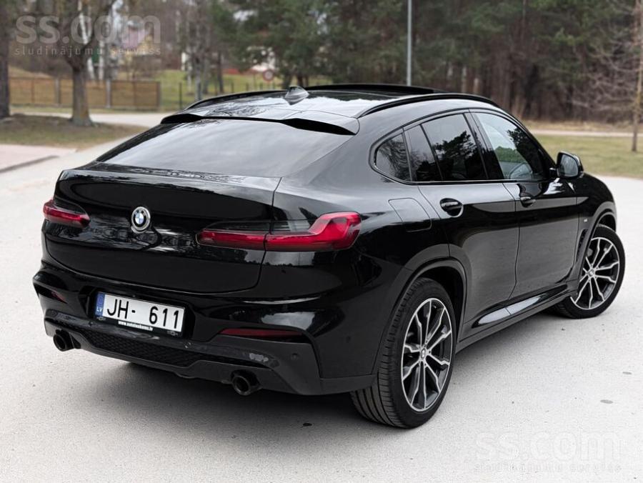 Black BMW X4 2019 in Riga, with an engine capacity of 3.00 L and mileage of 182 thousand km for 29960 €, photo 4 on AUTOMOTO.COM.LV