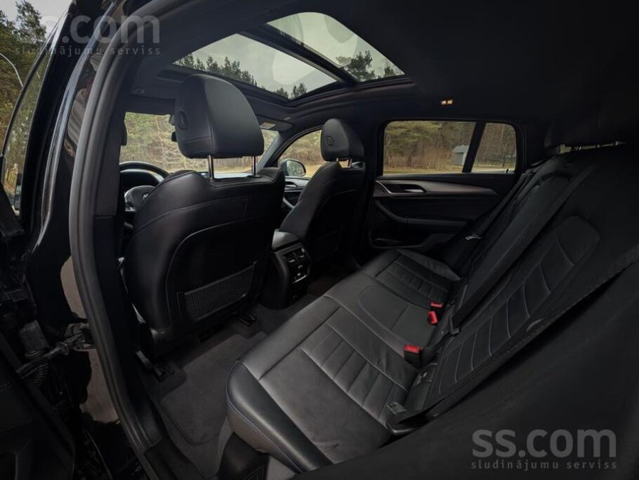 Black BMW X4 2019 in Riga, with an engine capacity of 3.00 L and mileage of 182 thousand km for 29960 €, photo 11 on AUTOMOTO.COM.LV