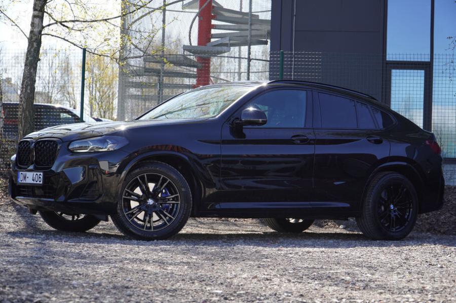 Black BMW X4 2019 in Riga, with an engine capacity of 3.00 L and mileage of 134 thousand km for 38990 €, photo 4 on AUTOMOTO.COM.LV