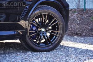 Black BMW X4 2019 in Riga, with an engine capacity of 3.00 L and mileage of 134 thousand km for 38990 €, photo 8 on AUTOMOTO.COM.LV