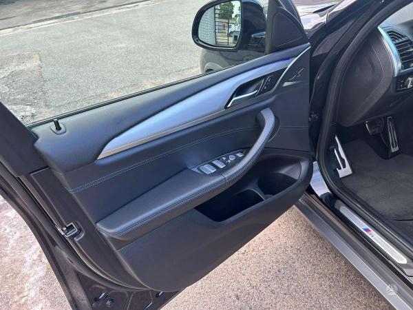 Black BMW X4 2019 in Panevezys, with an engine capacity of 2.00 L and mileage of 126 thousand km for 28500 €, photo 10 on AUTOMOTO.COM.LV