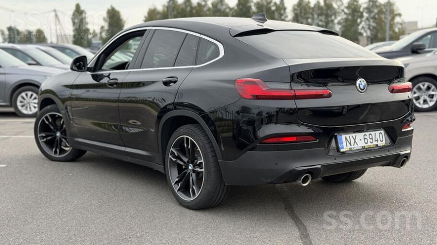 Black BMW X4 2019 in Riga, with an engine capacity of 2.00 L and mileage of 97 thousand km for 25490 €, photo 5 on AUTOMOTO.COM.LV