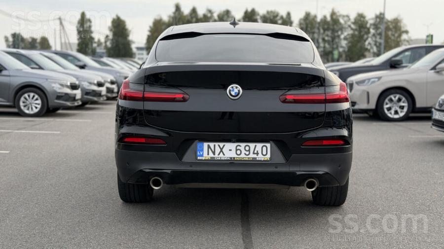 Black BMW X4 2019 in Riga, with an engine capacity of 2.00 L and mileage of 97 thousand km for 25490 €, photo 6 on AUTOMOTO.COM.LV