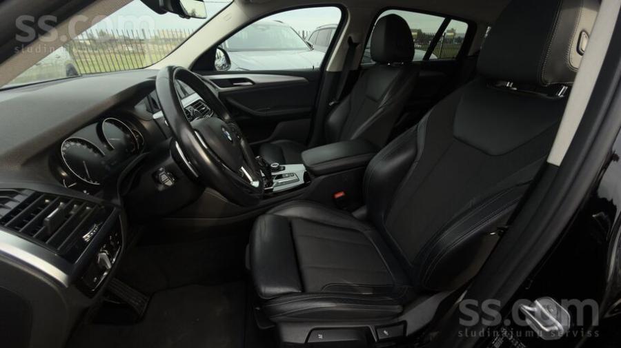Black BMW X4 2019 in Riga, with an engine capacity of 2.00 L and mileage of 97 thousand km for 25490 €, photo 13 on AUTOMOTO.COM.LV