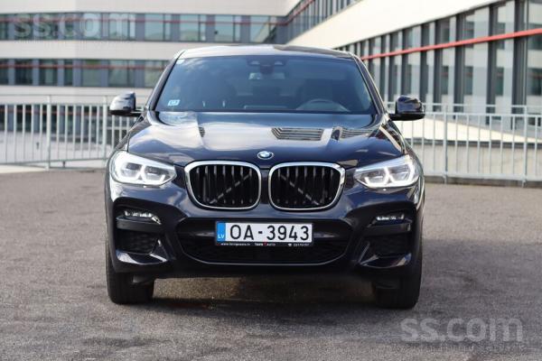 Black BMW X4 2020 in Riga, with an engine capacity of 2.00 L and mileage of 52 thousand km for 33480 €, photo 2 on AUTOMOTO.COM.LV