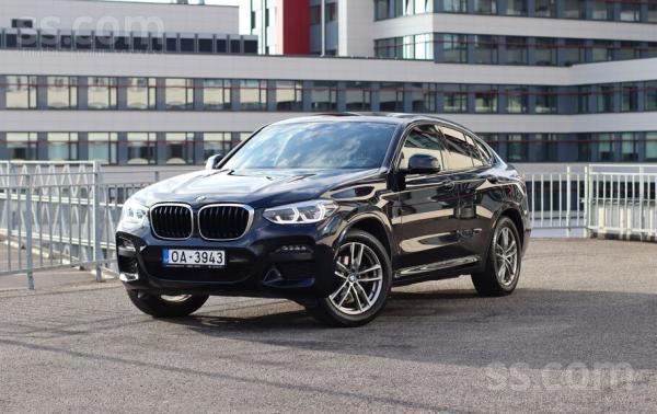 Black BMW X4 2020 in Riga, with an engine capacity of 2.00 L and mileage of 52 thousand km for 33480 €, photo 3 on AUTOMOTO.COM.LV