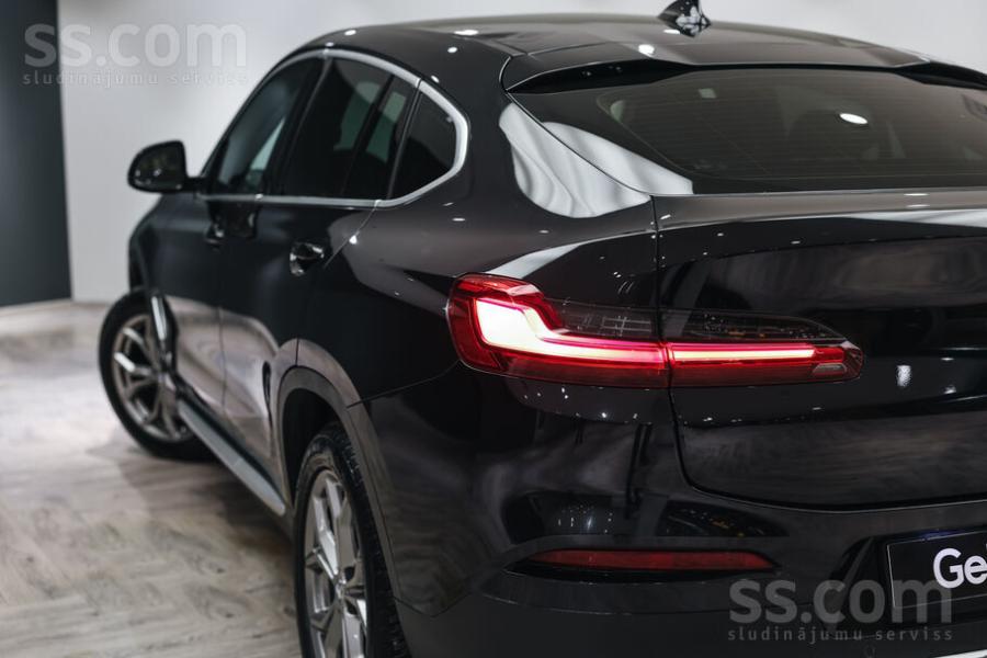 Black BMW X4 2020 in Riga, with an engine capacity of 2.00 L and mileage of 198 thousand km for 24900 €, photo 3 on AUTOMOTO.COM.LV