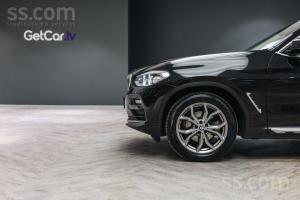 Black BMW X4 2020 in Riga, with an engine capacity of 2.00 L and mileage of 198 thousand km for 24900 €, photo 4 on AUTOMOTO.COM.LV