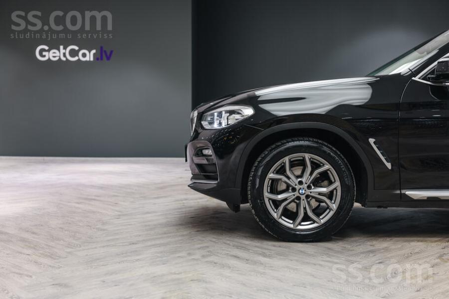 Black BMW X4 2020 in Riga, with an engine capacity of 2.00 L and mileage of 198 thousand km for 24900 €, photo 4 on AUTOMOTO.COM.LV