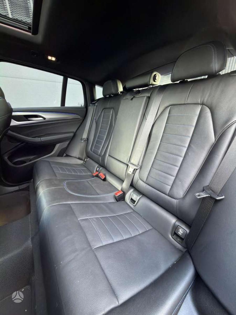 Black BMW X4 2020 in Vilnius, with an engine capacity of 3.00 L and mileage of 95 thousand km for 36800 €, photo 13 on AUTOMOTO.COM.LV