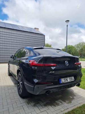 Black BMW X4 2020 in Vilnius, with an engine capacity of 2.00 L and mileage of 96 thousand km for 34000 €, photo 3 on AUTOMOTO.COM.LV
