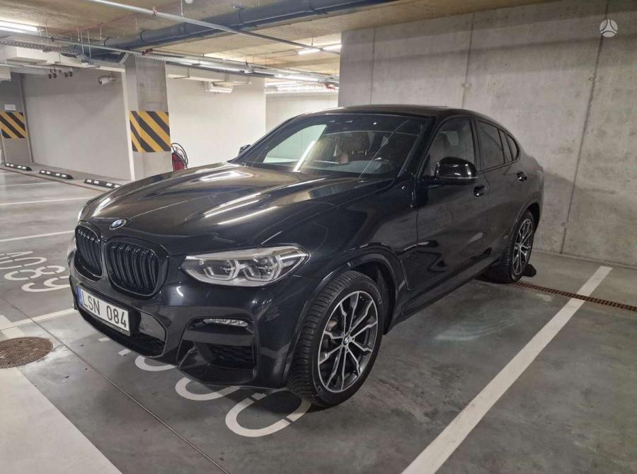 Black BMW X4 2020 in Vilnius, with an engine capacity of 2.00 L and mileage of 96 thousand km for 34000 €, photo 4 on AUTOMOTO.COM.LV