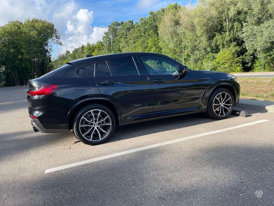 Black BMW X4 2020 in Vilnius, with an engine capacity of 2.00 L and mileage of 96 thousand km for 34000 €, photo 10 on AUTOMOTO.COM.LV