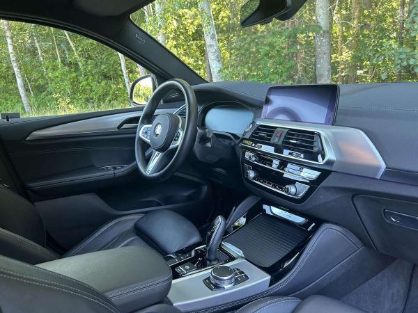 Black BMW X4 2020 in Klaipeda, with an engine capacity of 2.99 L and mileage of 86 thousand km for 38900 €, photo 8 on AUTOMOTO.COM.LV