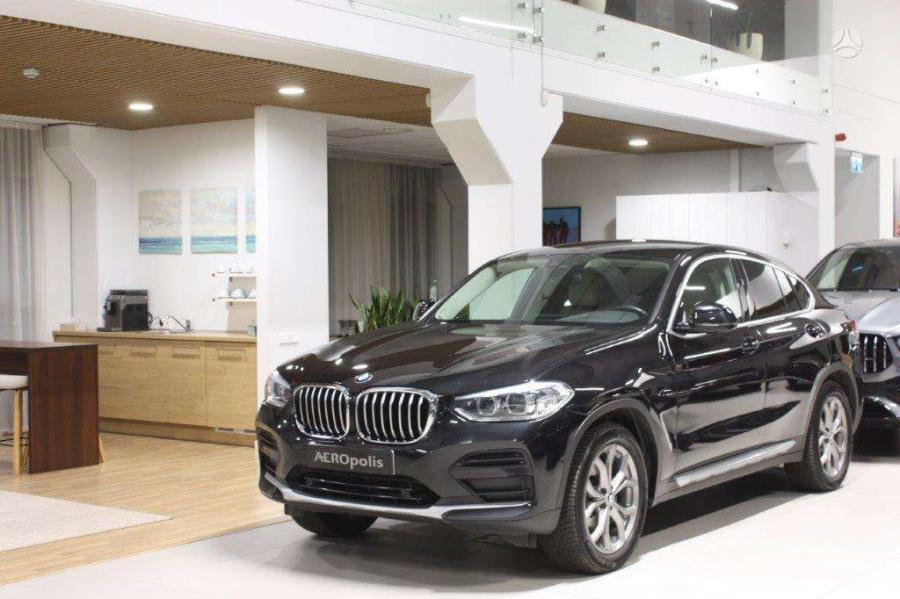 Black BMW X4 2021 in Vilnius, with an engine capacity of 2.00 L and mileage of 75 thousand km for 42000 €, photo 1 on AUTOMOTO.COM.LV