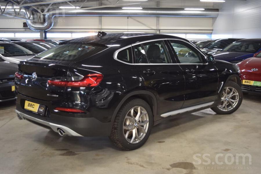 Black BMW X4 2021 in Riga, with an engine capacity of 2.00 L and mileage of 108 thousand km for 33500 €, photo 2 on AUTOMOTO.COM.LV