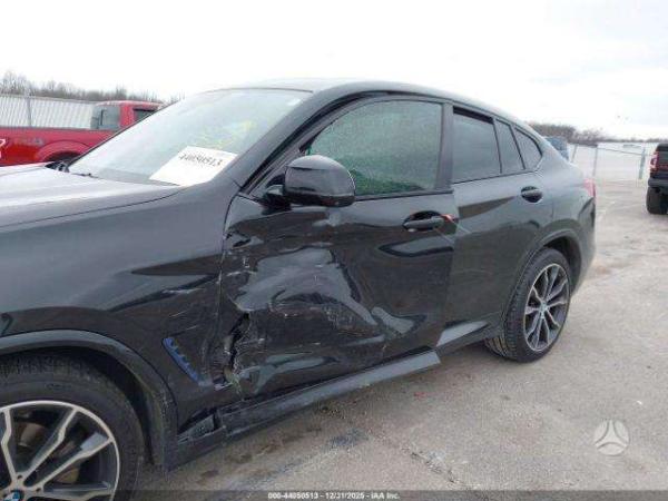 Black BMW X4 2021 in Klaipeda, with an engine capacity of 2.00 L and mileage of 111 thousand km for 15500 €, photo 6 on AUTOMOTO.COM.LV