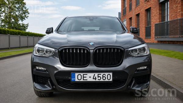 Black BMW X4 2021 in Riga, with an engine capacity of 2.00 L and mileage of 127 thousand km for 36900 €, photo 2 on AUTOMOTO.COM.LV