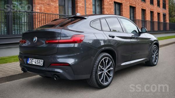 Black BMW X4 2021 in Riga, with an engine capacity of 2.00 L and mileage of 127 thousand km for 36900 €, photo 5 on AUTOMOTO.COM.LV