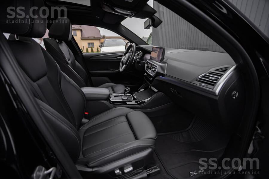 Black BMW X4 2022 in Jelgava, with an engine capacity of 2.00 L and mileage of 0 thousand km for 36500 €, photo 12 on AUTOMOTO.COM.LV