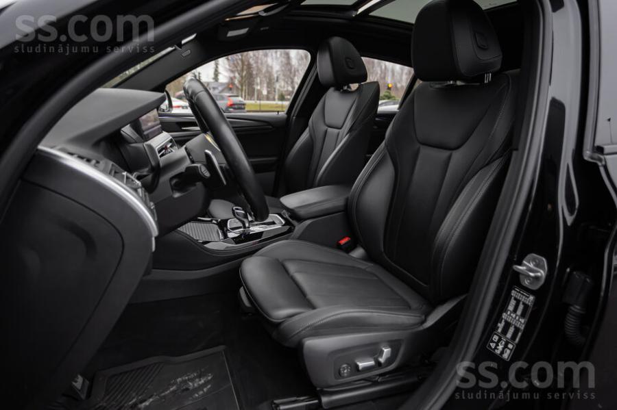 Black BMW X4 2022 in Jelgava, with an engine capacity of 2.00 L and mileage of 0 thousand km for 36500 €, photo 18 on AUTOMOTO.COM.LV