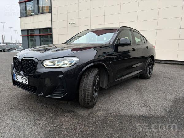 Black BMW X4 2022 in Riga, with an engine capacity of 2.00 L and mileage of 60 thousand km for 43000 €, photo 3 on AUTOMOTO.COM.LV