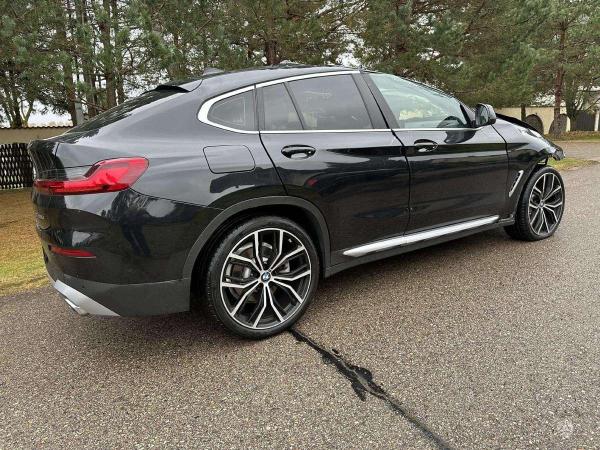 Black BMW X4 2022 in Vilnius, with an engine capacity of 2.99 L and mileage of 74 thousand km for 13900 €, photo 2 on AUTOMOTO.COM.LV