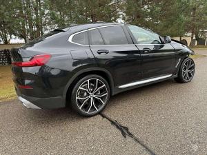 Black BMW X4 2022 in Vilnius, with an engine capacity of 2.99 L and mileage of 74 thousand km for 13900 €, photo 2 on AUTOMOTO.COM.LV