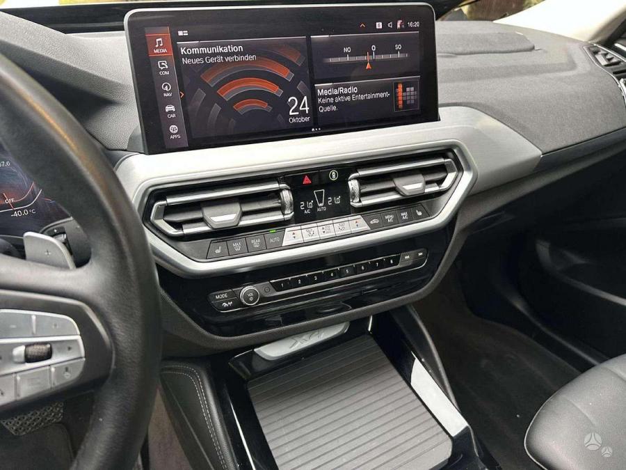 Black BMW X4 2022 in Vilnius, with an engine capacity of 2.99 L and mileage of 74 thousand km for 13900 €, photo 9 on AUTOMOTO.COM.LV