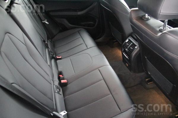 Black BMW X4 2022 in Riga, with an engine capacity of 2.00 L and mileage of 134 thousand km for 37500 €, photo 7 on AUTOMOTO.COM.LV
