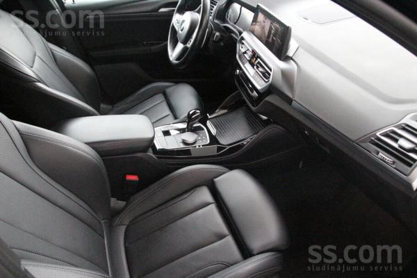 Black BMW X4 2022 in Riga, with an engine capacity of 2.00 L and mileage of 134 thousand km for 37500 €, photo 8 on AUTOMOTO.COM.LV