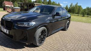 Black BMW X4 2022 in Riga, with an engine capacity of 2.00 L and mileage of 100 thousand km for 35500 €, photo 3 on AUTOMOTO.COM.LV