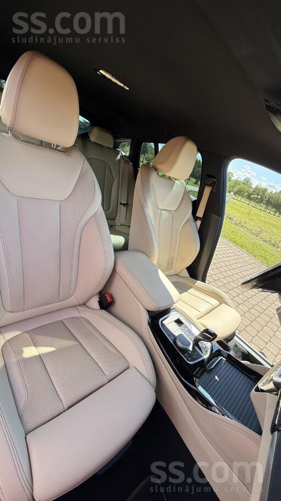 Black BMW X4 2022 in Riga, with an engine capacity of 2.00 L and mileage of 100 thousand km for 35500 €, photo 6 on AUTOMOTO.COM.LV