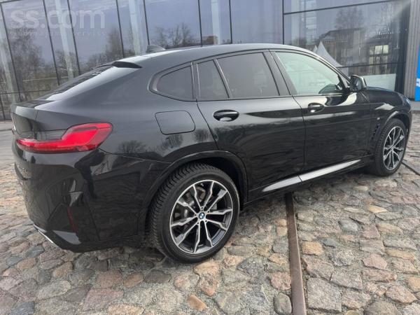 Black BMW X4 2022 in Riga, with an engine capacity of 2.00 L and mileage of 133 thousand km for 33950 €, photo 7 on AUTOMOTO.COM.LV