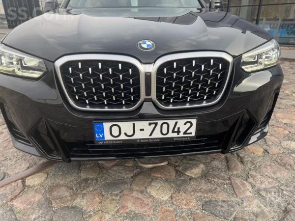Black BMW X4 2022 in Riga, with an engine capacity of 2.00 L and mileage of 133 thousand km for 33950 €, photo 8 on AUTOMOTO.COM.LV