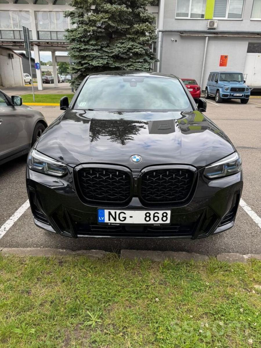 Black BMW X4 2022 in Riga, with an engine capacity of 3.00 L and mileage of 66 thousand km for 51500 €, photo 3 on AUTOMOTO.COM.LV