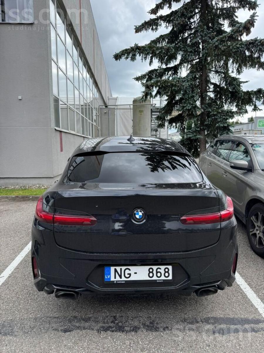 Black BMW X4 2022 in Riga, with an engine capacity of 3.00 L and mileage of 66 thousand km for 51500 €, photo 5 on AUTOMOTO.COM.LV