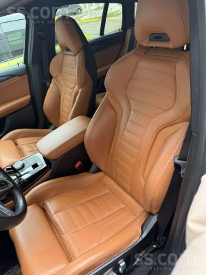 Black BMW X4 2022 in Riga, with an engine capacity of 3.00 L and mileage of 66 thousand km for 51500 €, photo 8 on AUTOMOTO.COM.LV