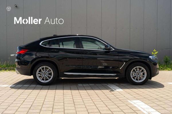 Black BMW X4 2023 in Vilnius, with an engine capacity of 2.00 L and mileage of 146 thousand km for 37300 €, photo 7 on AUTOMOTO.COM.LV