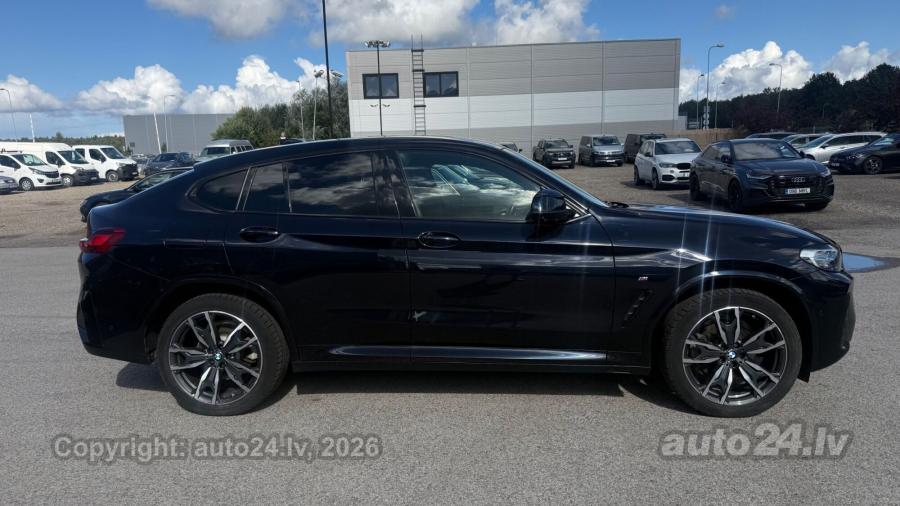 Black BMW X4 2023 in Tallinn, with an engine capacity of 2.00 L and mileage of 99 thousand km for 48000 €, photo 4 on AUTOMOTO.COM.LV